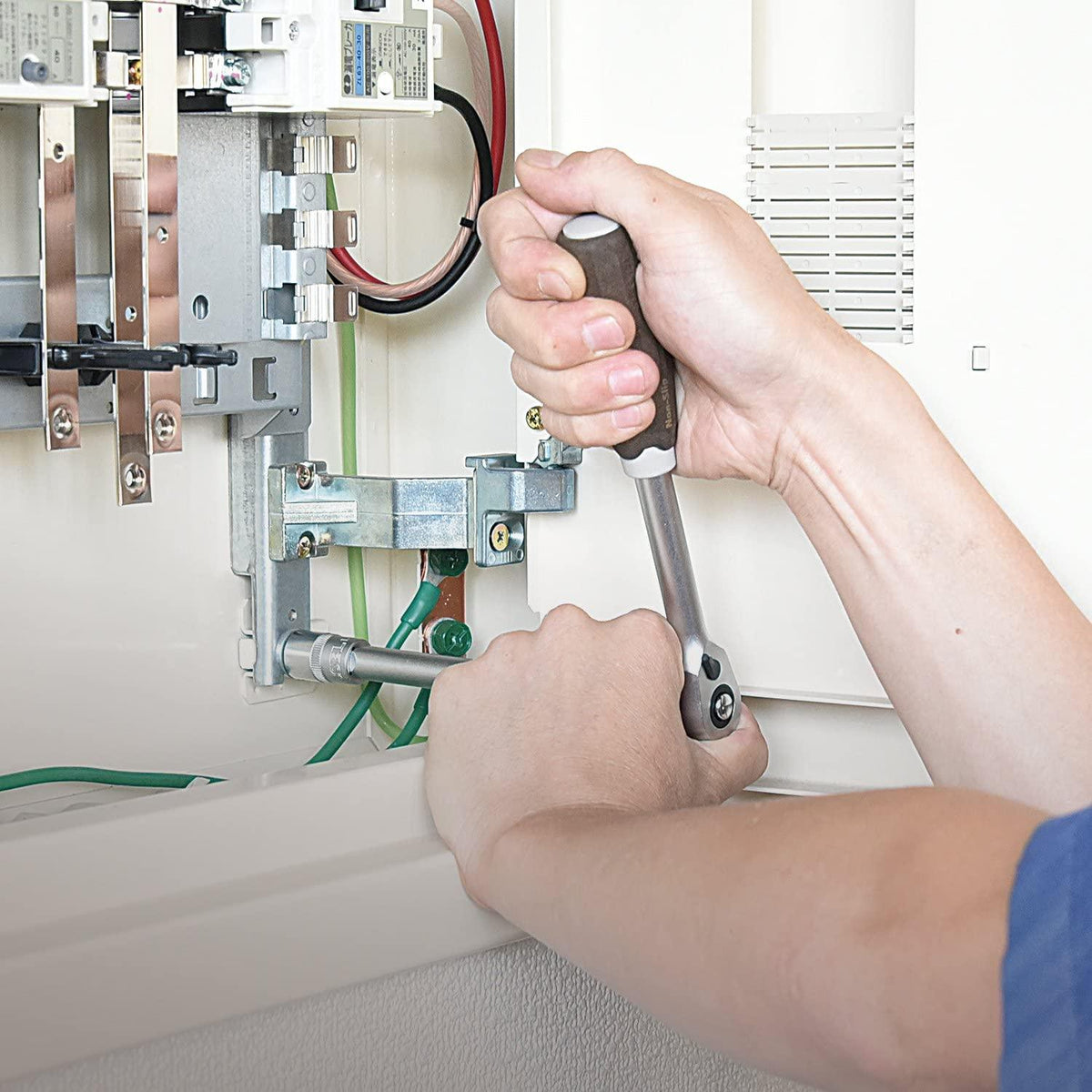 Vessel Wood Handle Ratchet Wrench & Socket Set with Case HRW2004M-SW